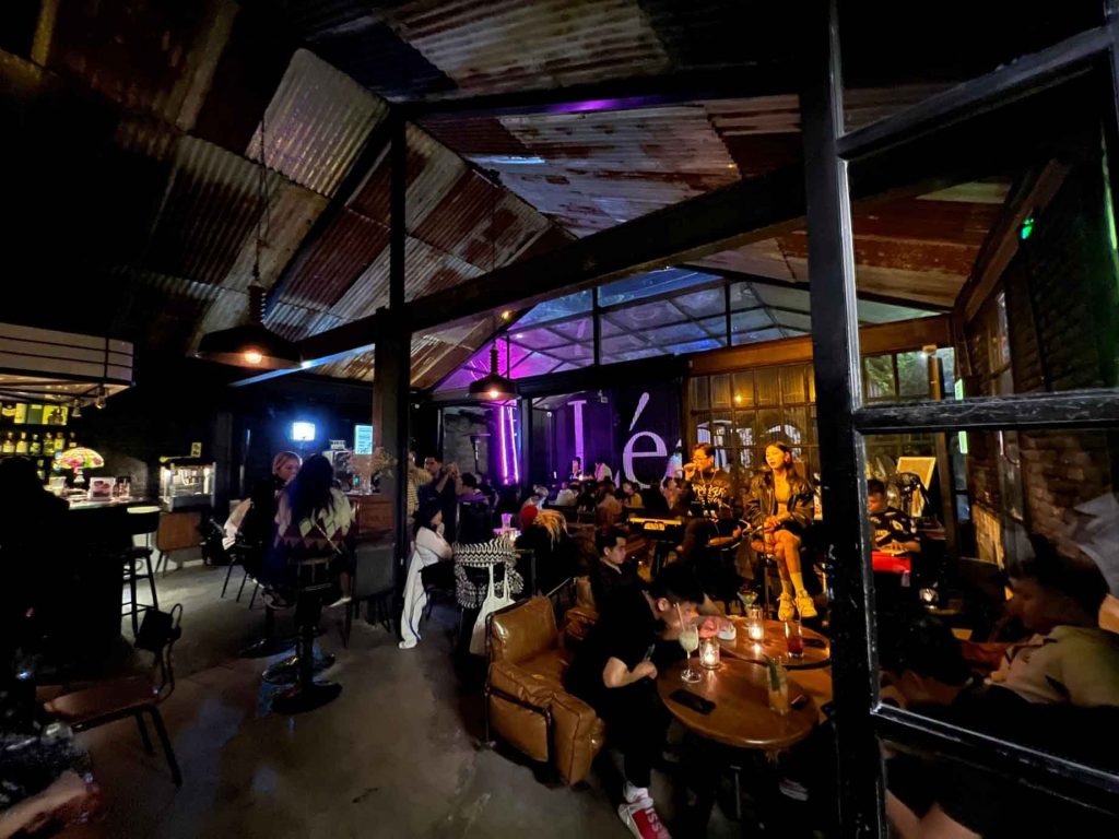 5 quán bar chill nhẹ nhàng ở Quận 1 sau giờ tan ca mỏi mệt - 1 phút Sài Gòn