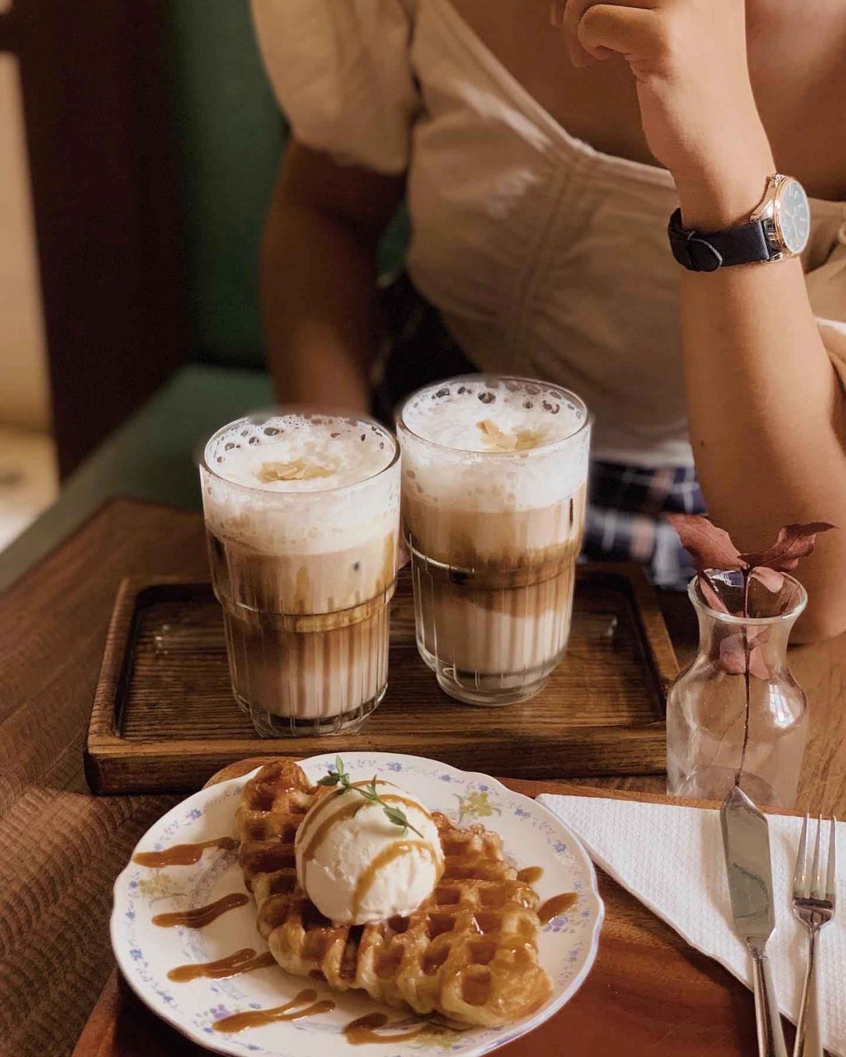 Room44 Caffe - Một quán cà phê nhỏ xinh ở Quận 1 nép mình sau chung cư ...