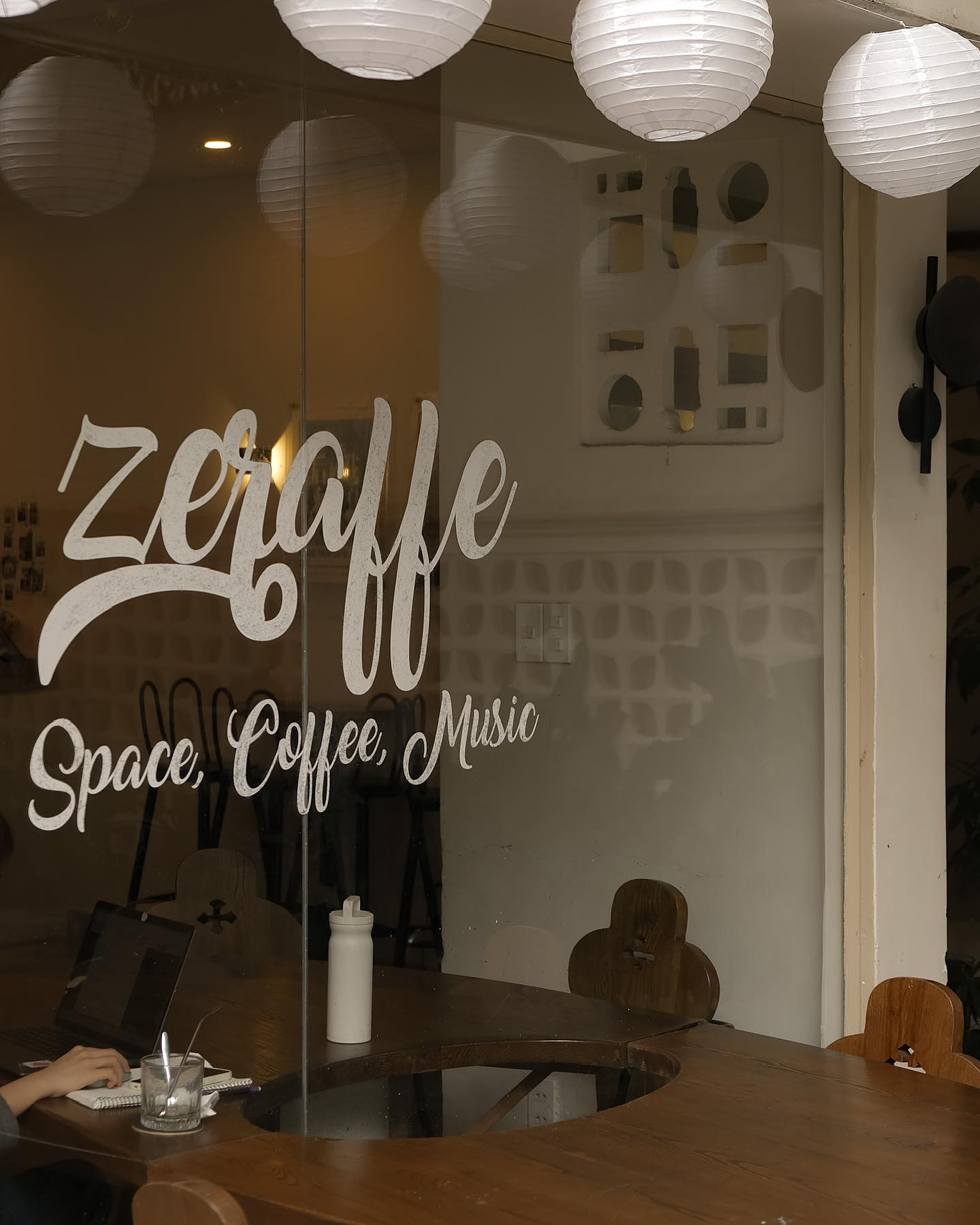 Zeraffe Coffee - Cafe cho những tín đồ thích sự tối giản - 1 phút Sài Gòn