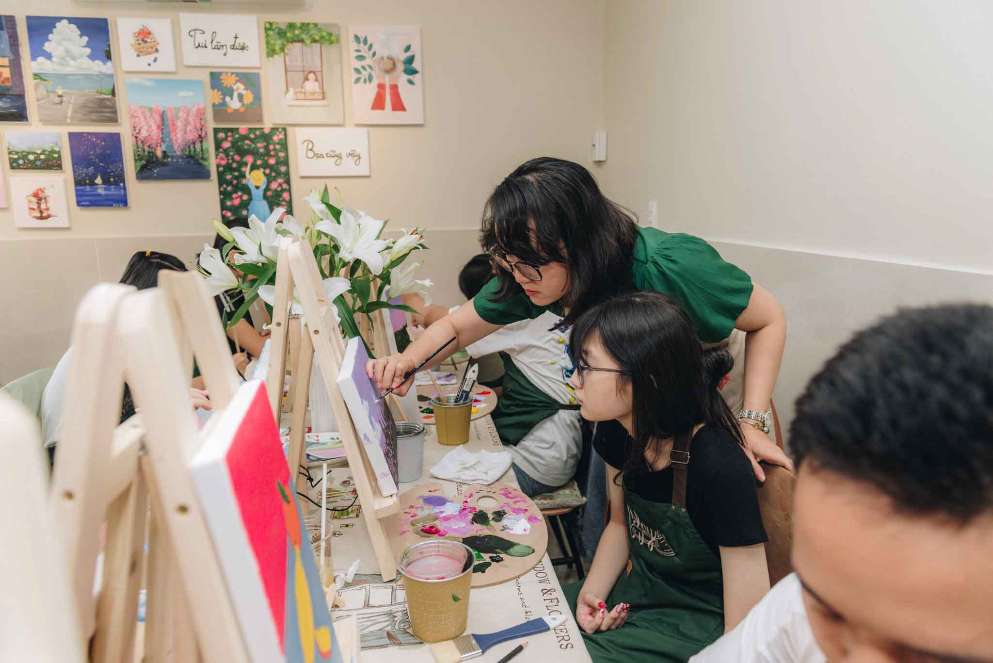 Cọ Bay Art - workshop cho người thích đắm chìm trong “thế giới hội họa” đầy màu sắc - 1 phút Sài Gòn