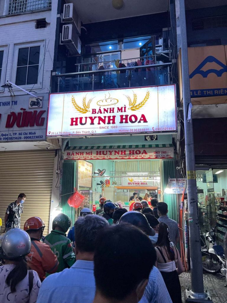Bánh mì Huynh Hoa - tiệm bánh mì "Hạng Thương Gia" tại Quận 1