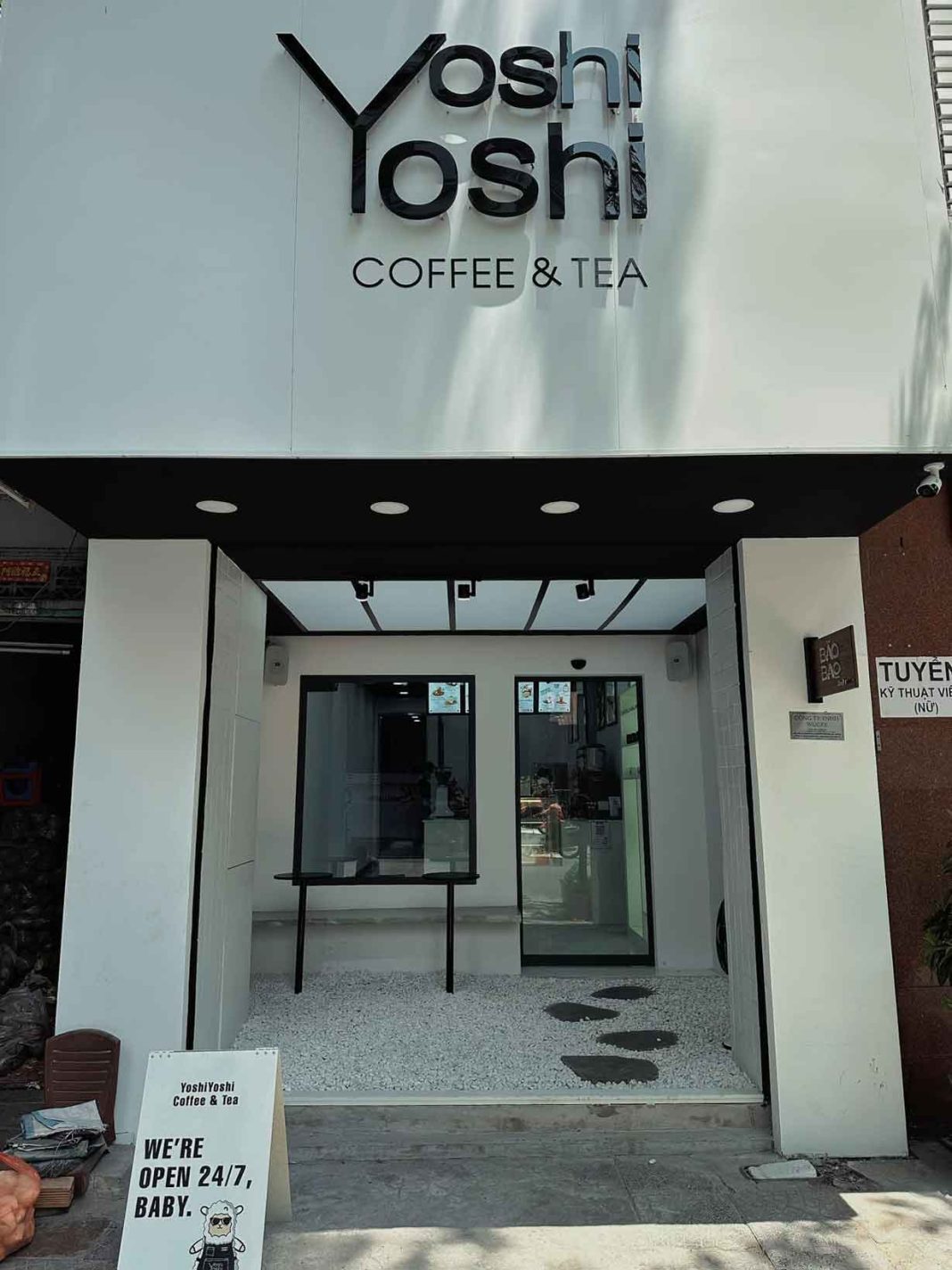 YoshiYoshi Coffee - một quán cà phê tone đen ngay trung tâm Quận 1 - 1 phút Sài Gòn