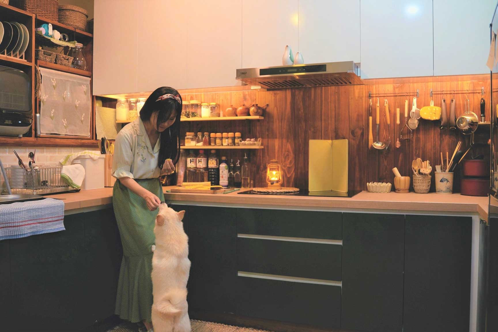 “Tiền không mua được ký ức” - Hai vợ chồng mang theo từng cái chén, món đồ trang trí khi chuyển ...