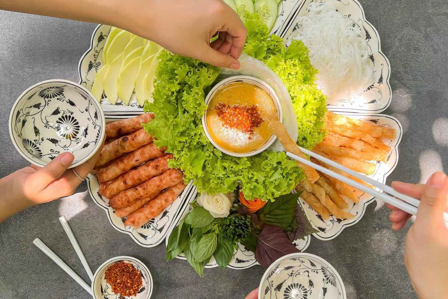 Top 7 các quán nem nướng Sài Gòn nhất định phải thử - 1 phút Sài Gòn