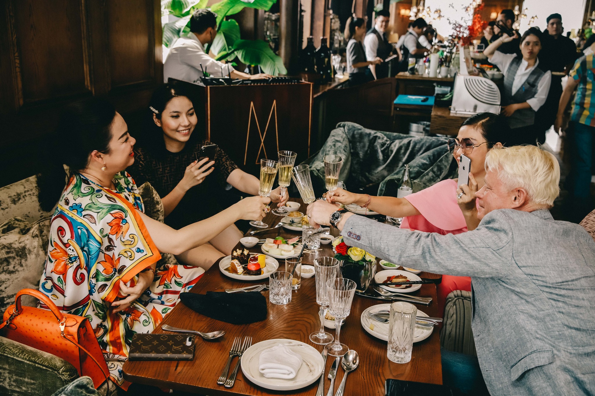 Những quán bar view ngắm Sài Gòn lãng mạn nhất đưa bạn vào không gian ...