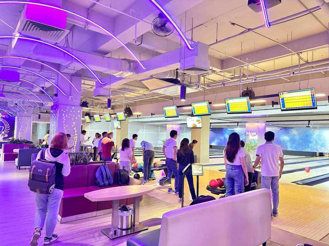 Lập Kèo Cùng Bạn Bè "Ném Đổ" Các Địa Điểm Bowling Giá Rẻ Sài Gòn Cực Chất - 1 phút Sài Gòn